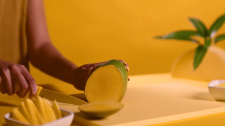 10 Benefits And Risks Of Consuming Mangoes During Pregnancy